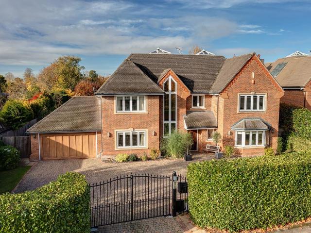 6 bedroom house for sale