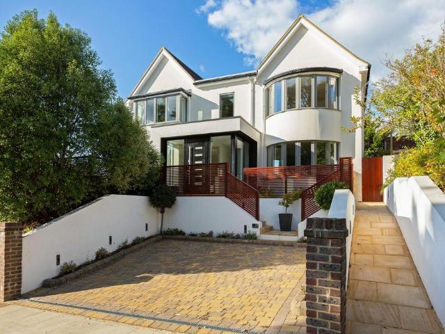 6 bedroom house for sale