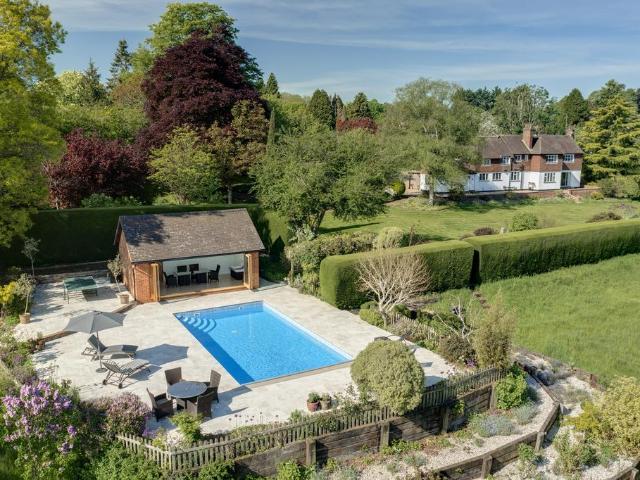 6 bedroom house for sale