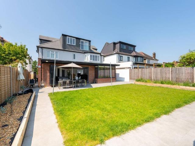 6 bedroom house for sale