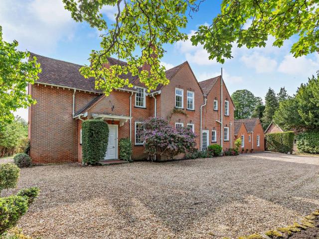 6 bedroom house for sale
