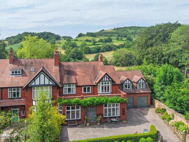 6 bedroom house for sale
