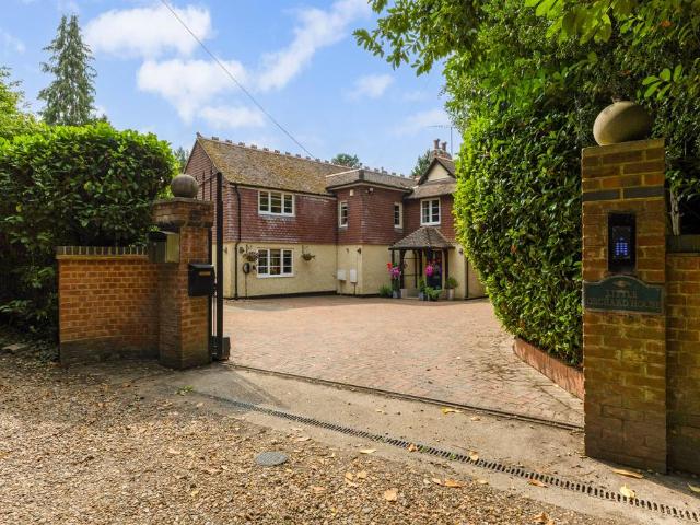 6 bedroom house for sale