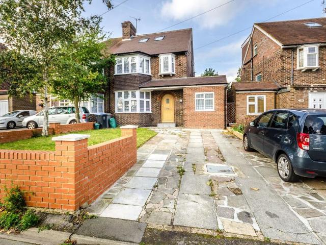 6 bedroom house for sale