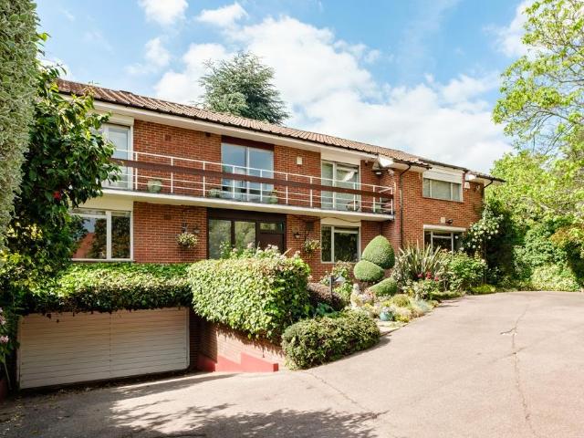 6 bedroom house for sale
