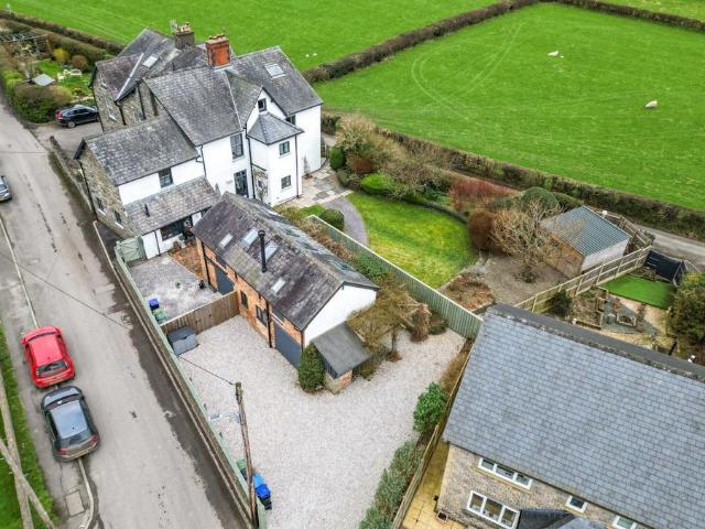 6 bedroom house for sale
