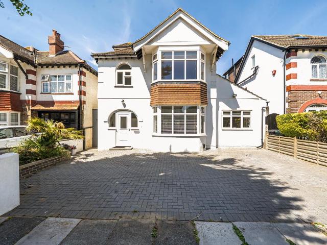 6 bedroom house for sale