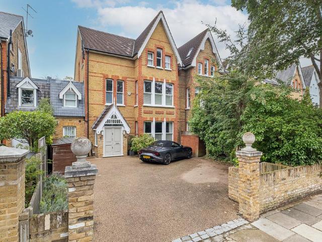 6 bedroom house for sale
