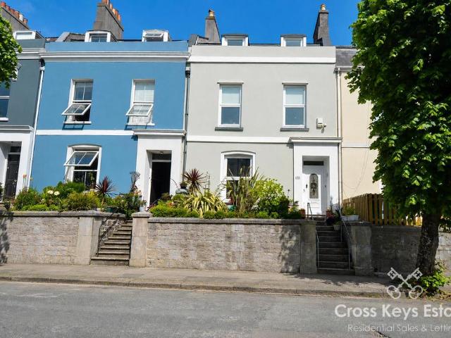 6 bedroom house for sale