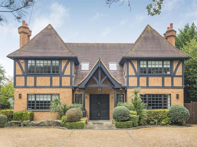 6 bedroom house for sale