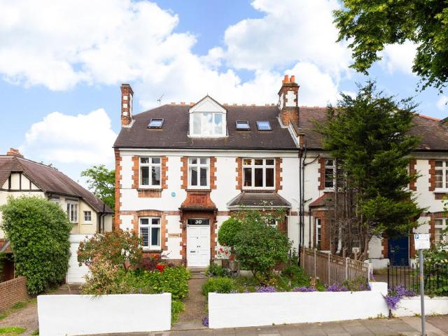 6 bedroom house for sale