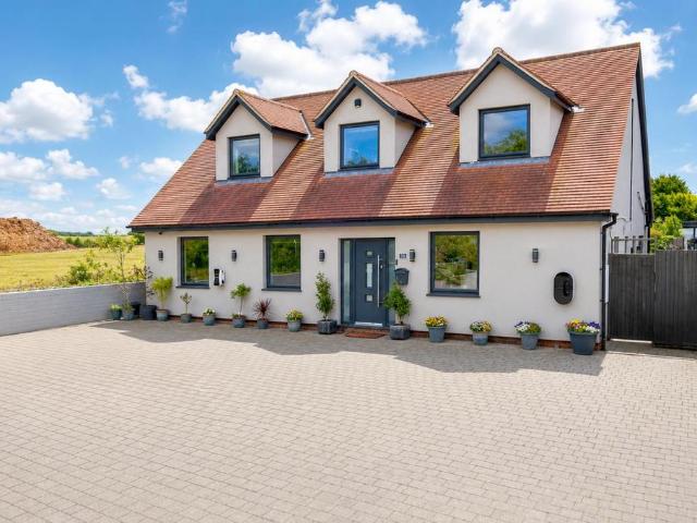 6 bedroom house for sale