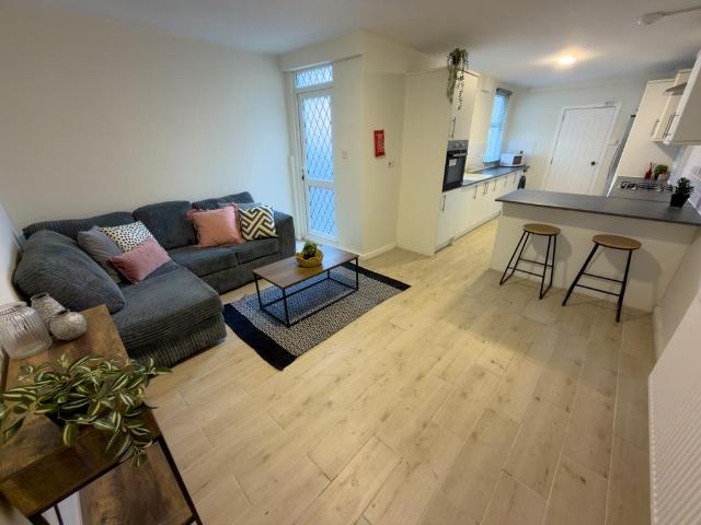 6 bedroom house for sale