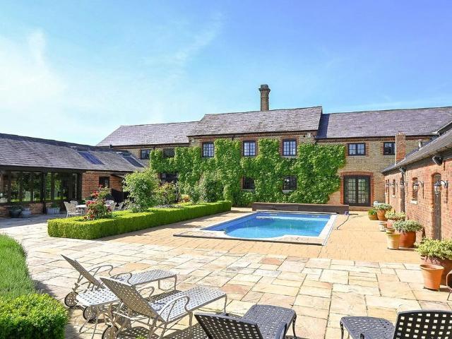 6 bedroom house for sale