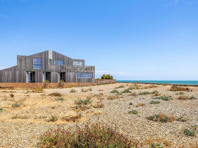 6 bedroom house for sale