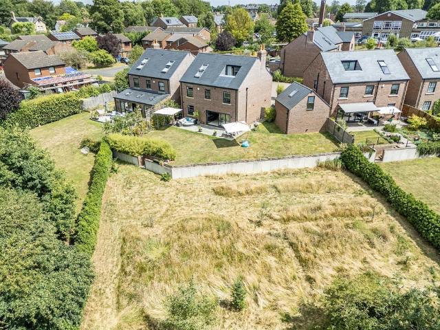 6 bedroom house for sale