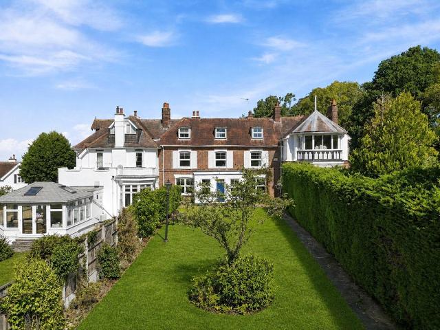 6 bedroom house for sale