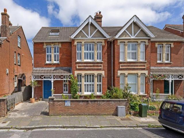 6 bedroom house for sale