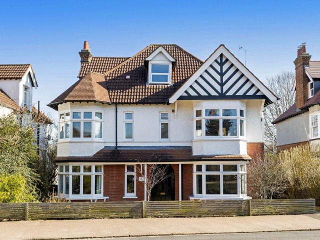6 bedroom house for sale