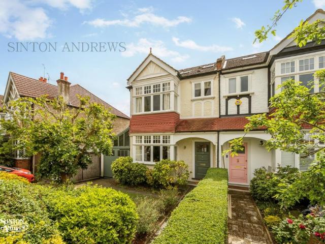 6 bedroom house for sale