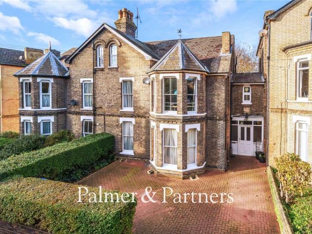6 bedroom house for sale
