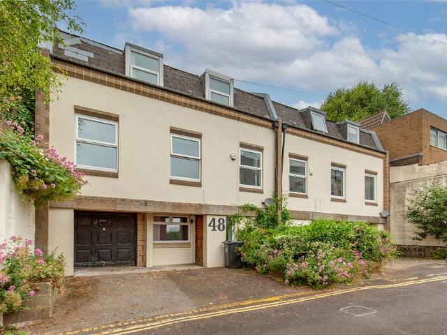 6 bedroom house for sale