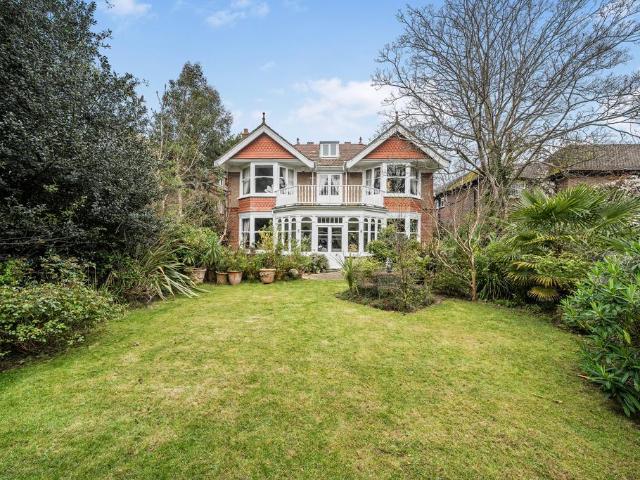6 bedroom house for sale