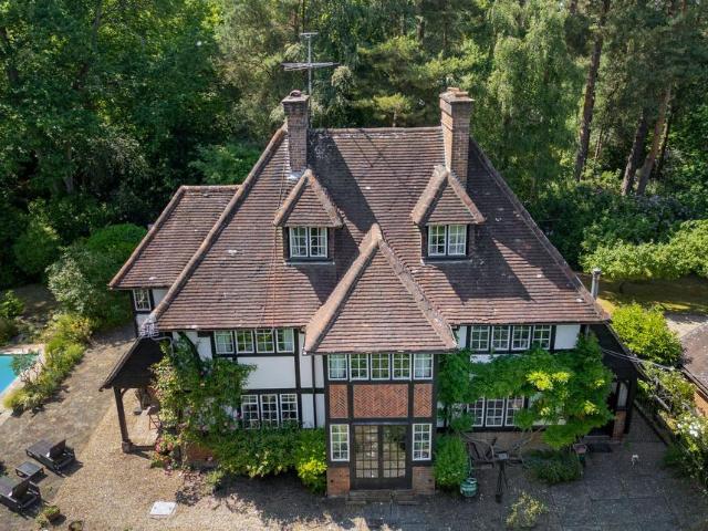 6 bedroom house for sale