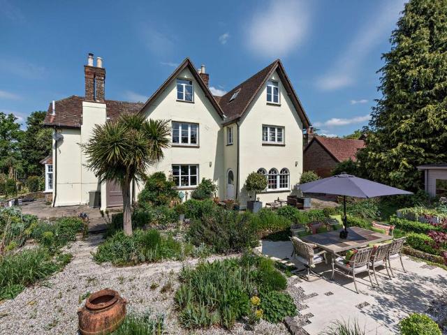 6 bedroom house for sale