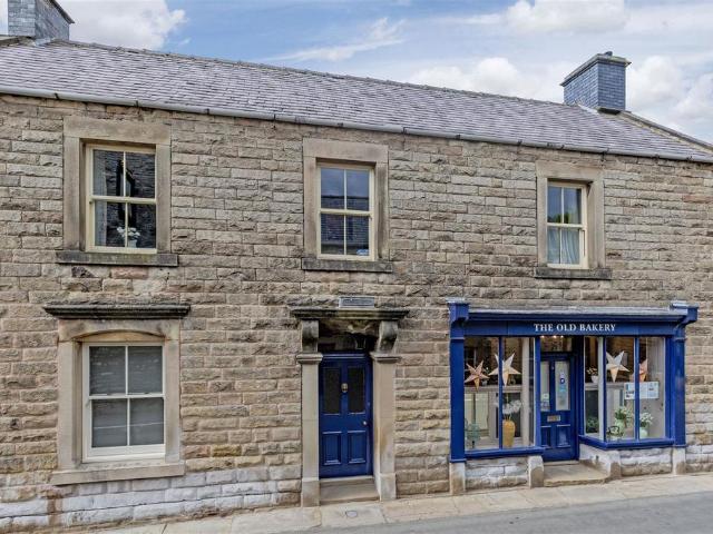 6 bedroom house for sale