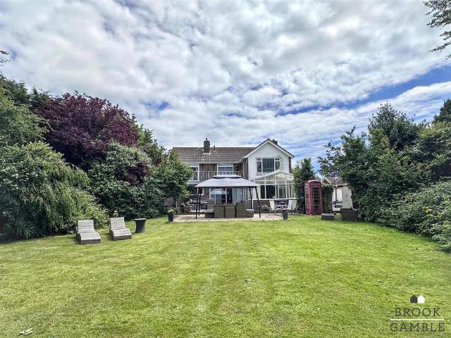 6 bedroom house for sale