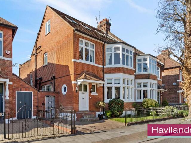 6 bedroom house for sale