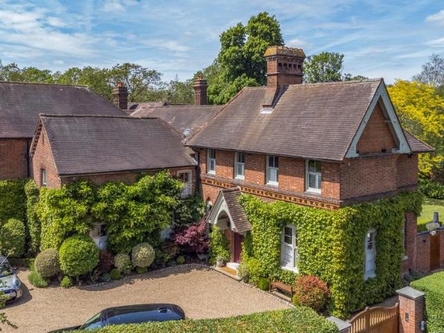 6 bedroom house for sale