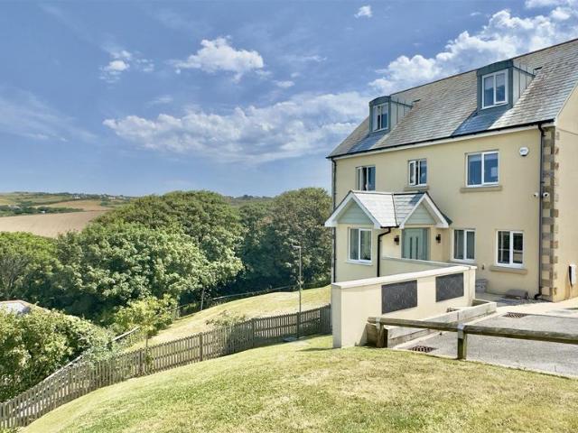 6 bedroom house for sale