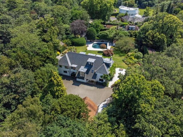 6 bedroom house for sale