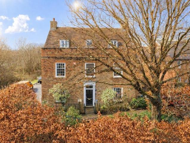 6 bedroom house for sale