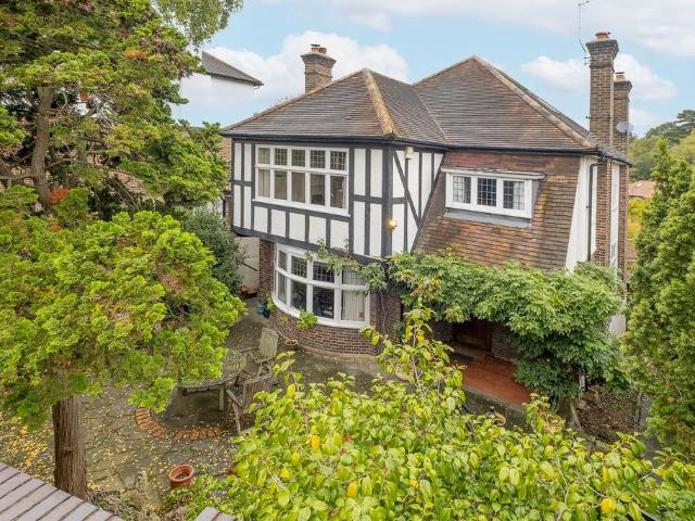 6 bedroom house for sale