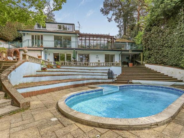 6 bedroom house for sale