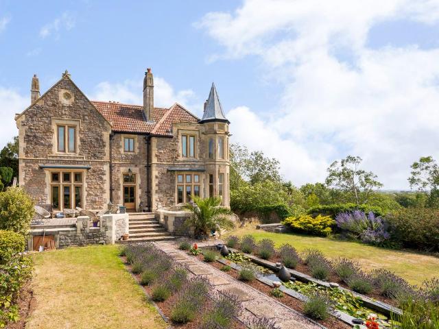 6 bedroom house for sale