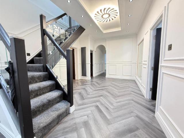 6 bedroom house for sale