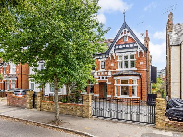 6 bedroom house for sale