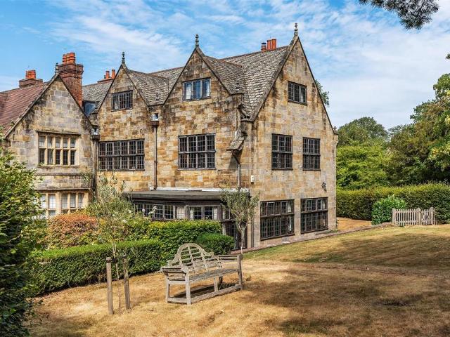 6 bedroom house for sale