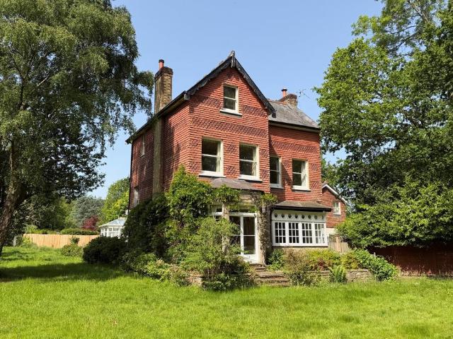 6 bedroom house for sale
