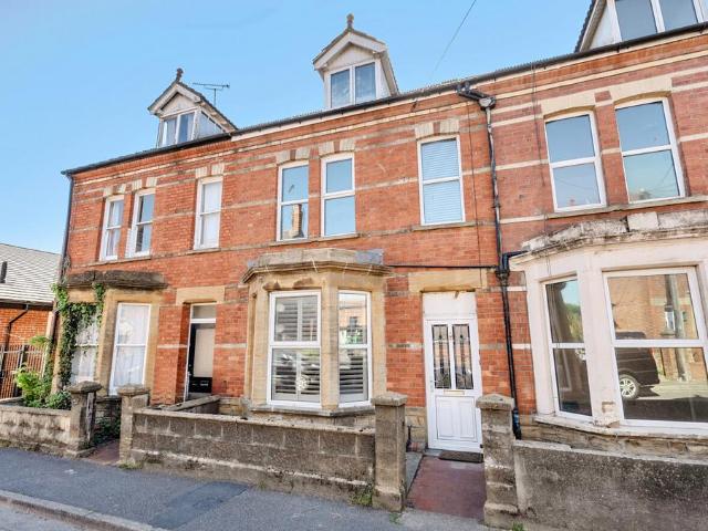 6 bedroom house for sale