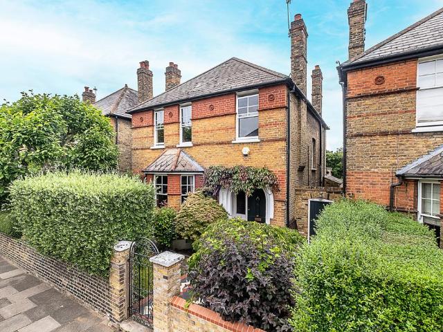 6 bedroom house for sale