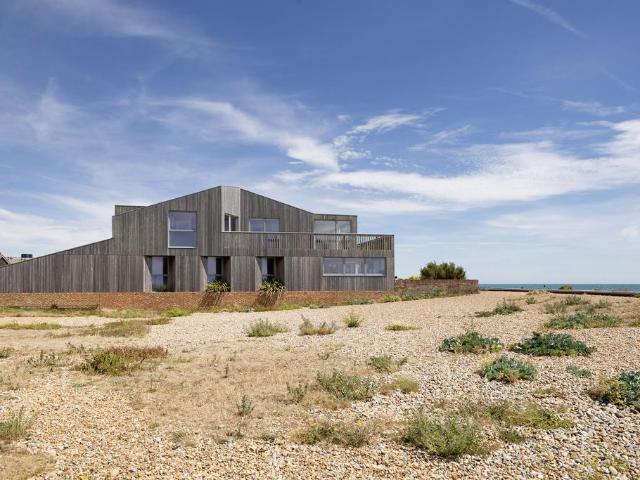 6 bedroom house for sale