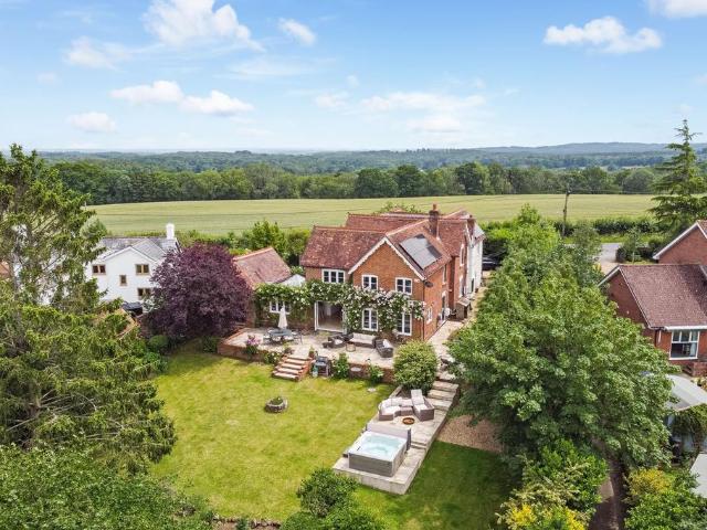 6 bedroom house for sale