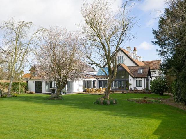 6 bedroom house for sale