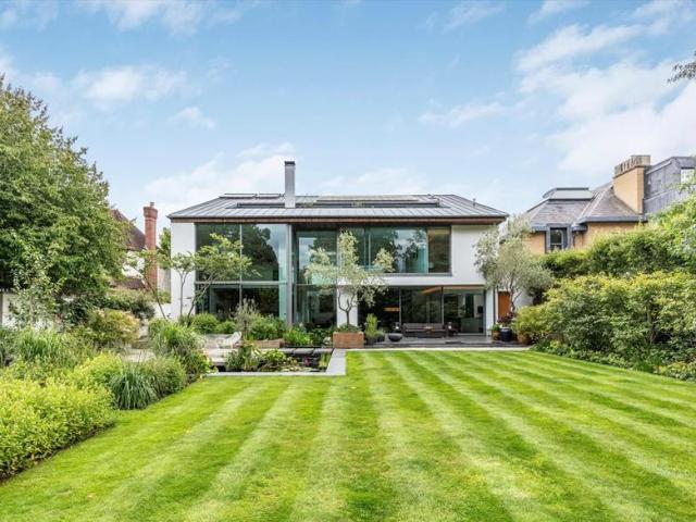 6 bedroom house for sale
