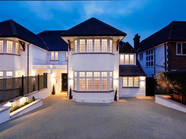 6 bedroom house for sale